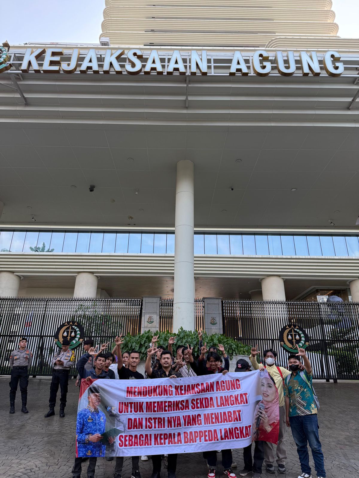 DPD MAPANCAS Langkat Demo di Kejagung RI, Desak Periksa Sekda dan Istri ...